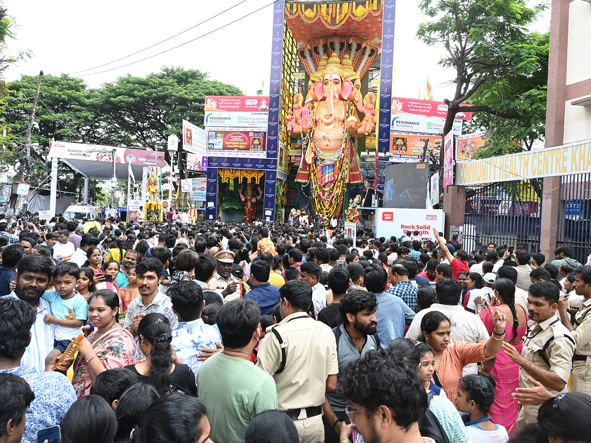మహా గణపతి దర్శనం..లక్షలాదిగా తరలివచ్చిన జనం (ఫొటోలు) | Huge Devotees Crowd At Khairatabad Ganesh ...